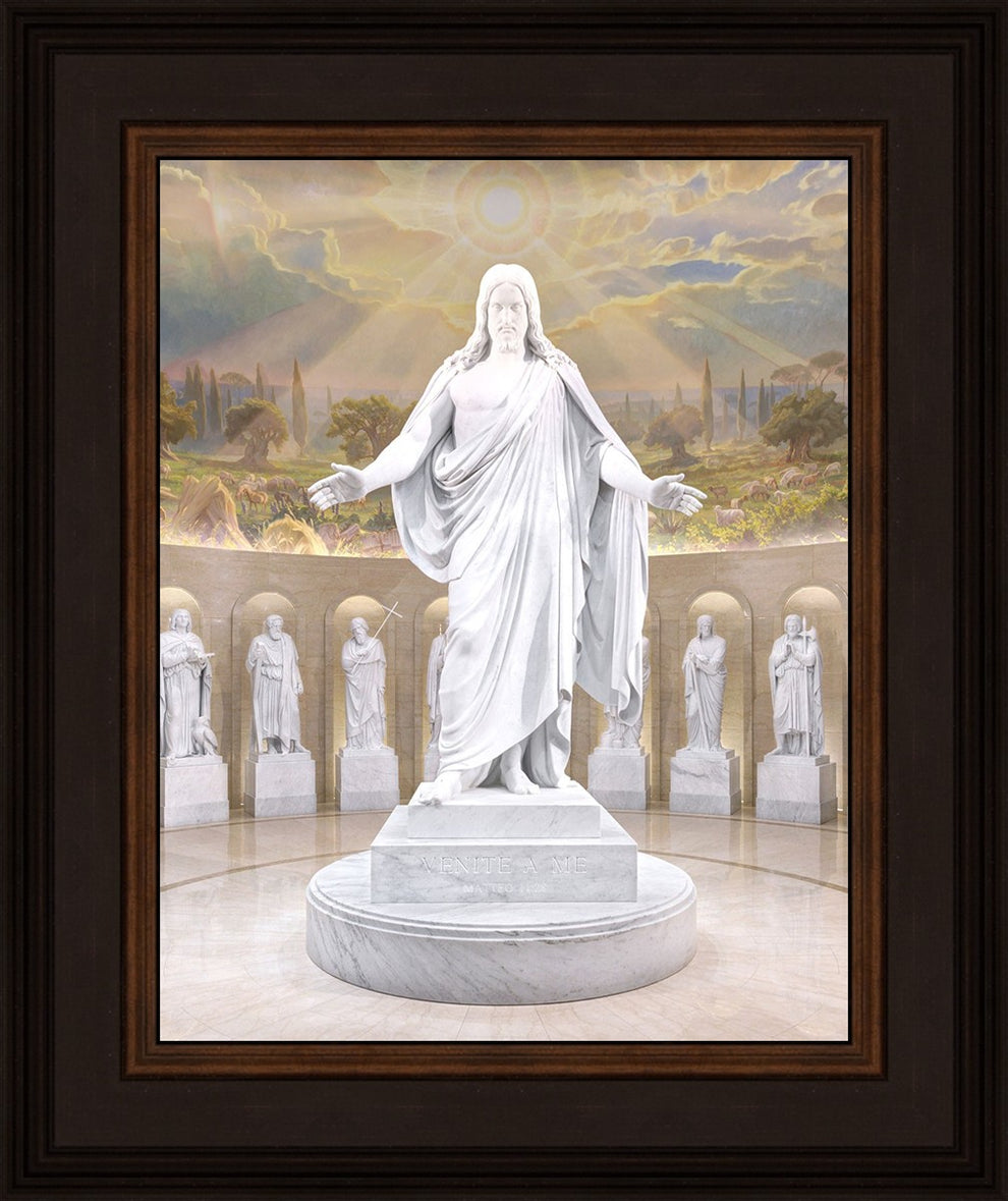 The Christus by Aaron Shaw close up photograph of the Christus Statue ...